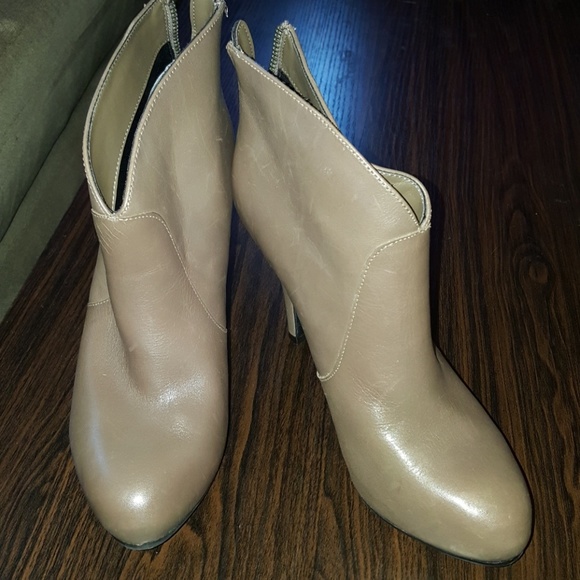 me too | Shoes | Me Too Neutral Taupetan Booties | Poshmark
